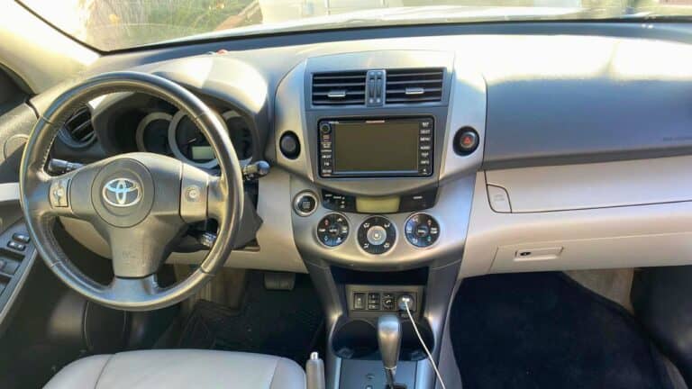 Toyota Rav4 Screen Not Working: Troubleshooting Tips and Fixes